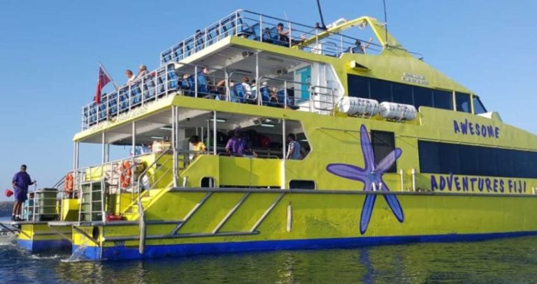 Boat transfer in Fiji